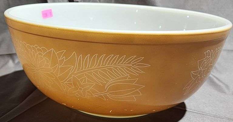Pyrex Mixing Bowl with Woodland Design - Metzger Property Services, LLC