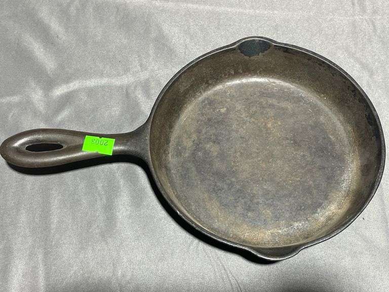 Cast Iron Skillet with Pour Spouts and Flat Bottom - Metzger Property ...