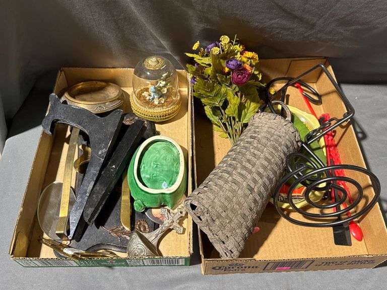 Assorted Decorative and Functional Items - Metzger Property Services, LLC