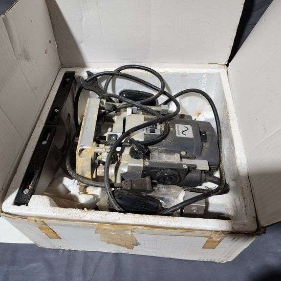 Elu Black & Decker Plunge Cut Router Model 3338 with Instruction Manual ...