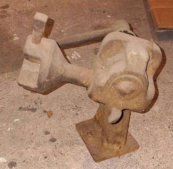 Cast Iron Holding Device with Rotating Mechanism - Metzger Property ...