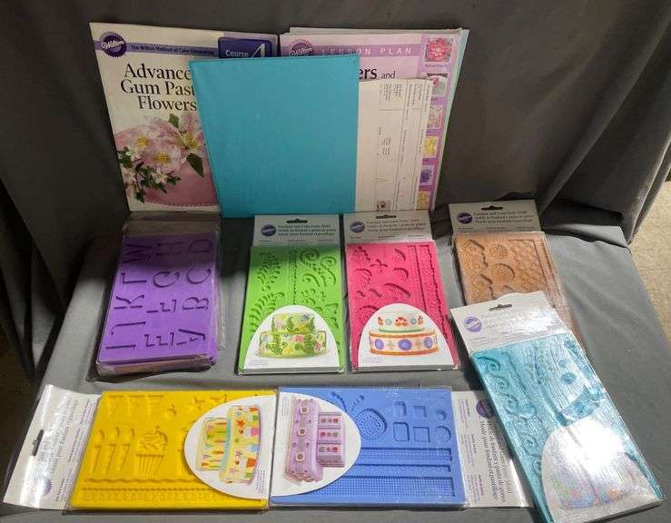 Wilton Cake Decorating Tools and Lesson Plan Books - Metzger Property ...