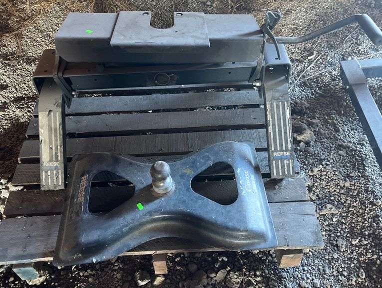 Reese Goose Box Hitch and Reese 5th wheel Hitch - Metzger Property ...