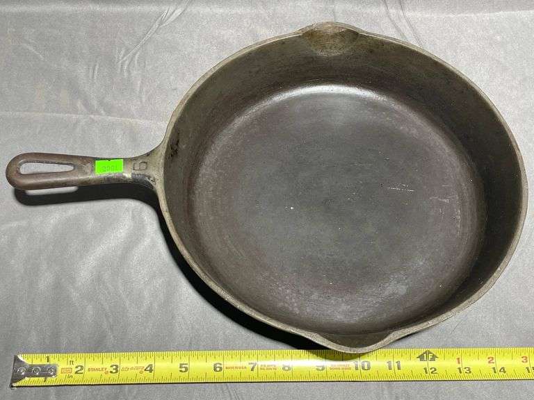 Griswold Cast Iron Skillet with Pour Spouts and Handle - Metzger ...