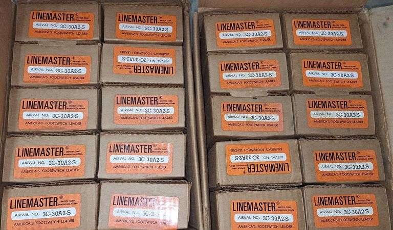 Linemaster 3C-30A2-S Foot Switches in Original Packaging - Metzger ...