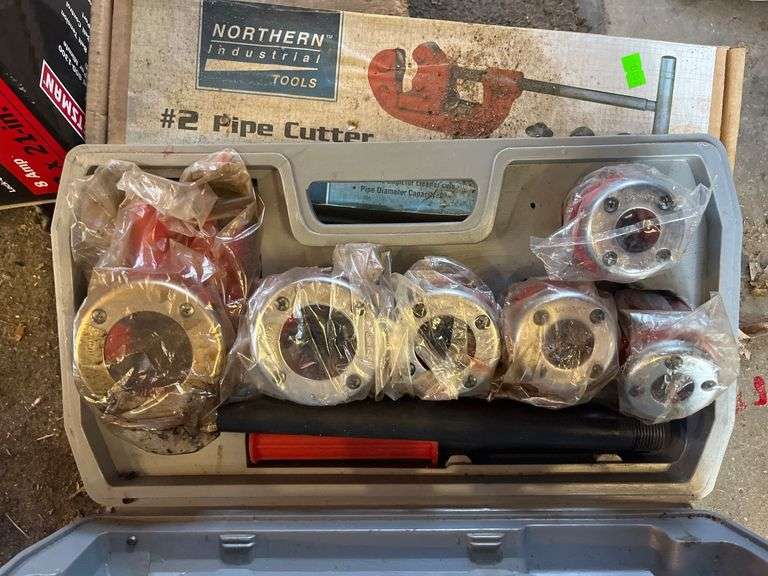 Northern Industrial Tools Pipe Cutter and Threading Set with Carry Case ...
