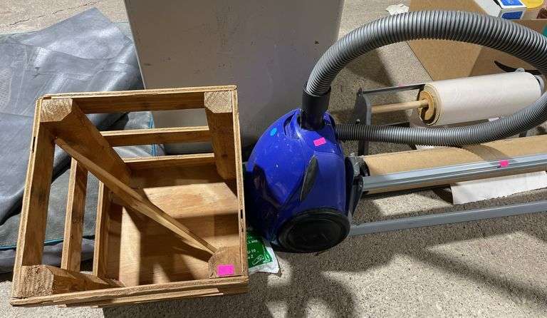 Panasonic Model MC-CG300 Vacuum Cleaner With Hose & Wood Crate ...