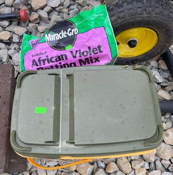 Preen Weed Preventer Container and Miracle-Gro Potting Mix - Metzger ...