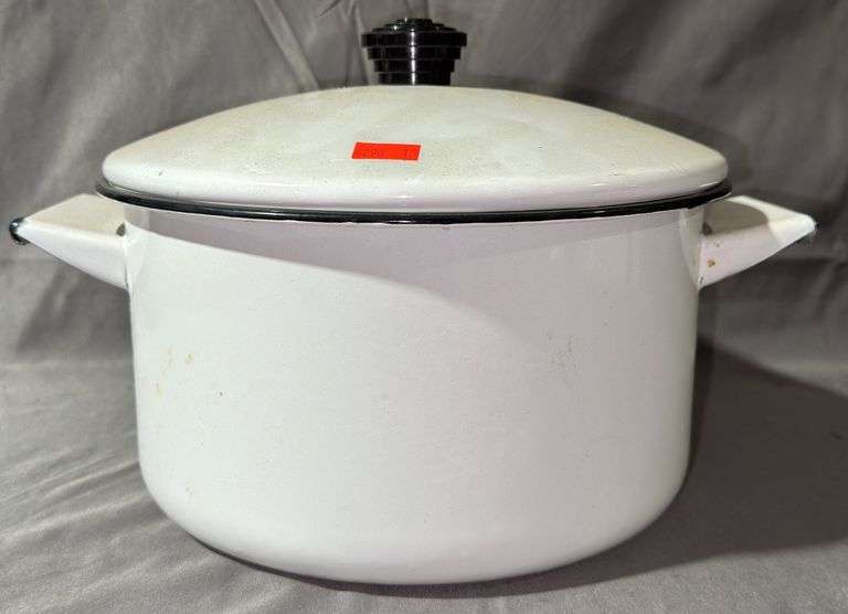 Enamel Cooking Pot 10”x5” - Metzger Property Services, LLC