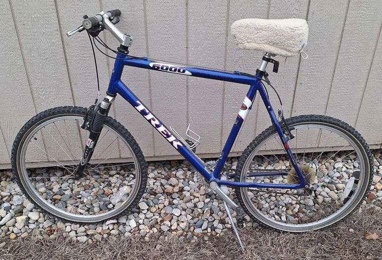 Trek 6000 Bike - Metzger Property Services, LLC