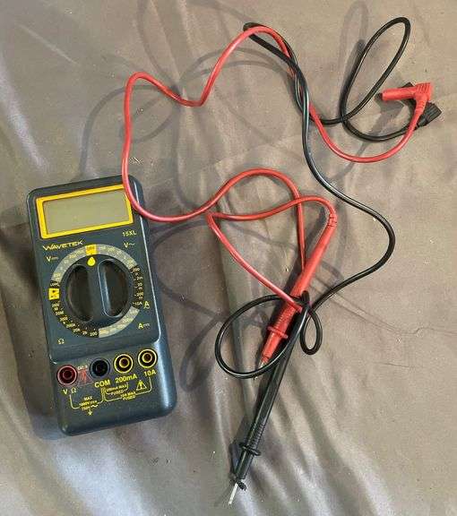 Wavetek 15XL Digital Multimeter with Leads and Case - Metzger Property ...