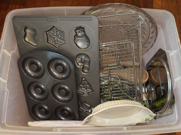 Baking pans, rolling pin, molds, relish tray, kitchen utensils ...