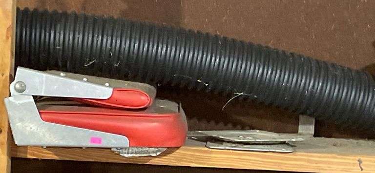 Red Handheld Manual Clamper and Swivel Base Metal Plate - Metzger ...