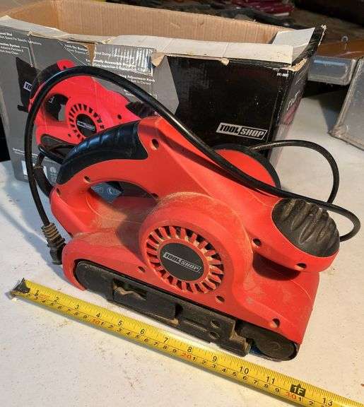 Tool Shop 3”x21” variable speed belt sander, plugged in and powered on ...