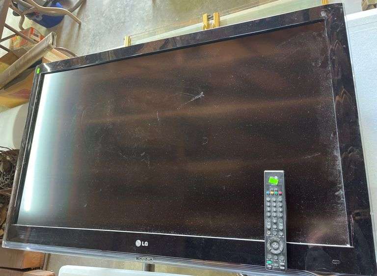 LG 47-Inch Flat-Screen Television with Remote Control - Metzger ...