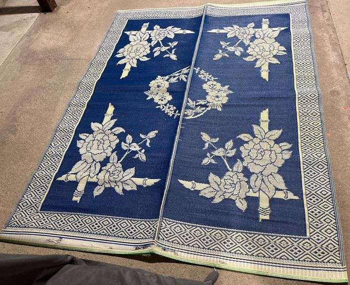 Blue and White Reversible 6×8’ Plastic Woven Rug - Metzger Property ...