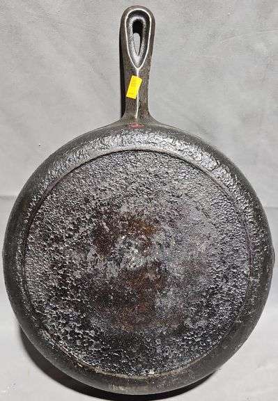 Unmarked cast iron skillet 10.5” - Metzger Property Services, LLC