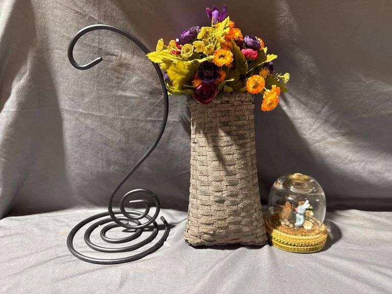 Assorted Decorative and Functional Items - Metzger Property Services, LLC