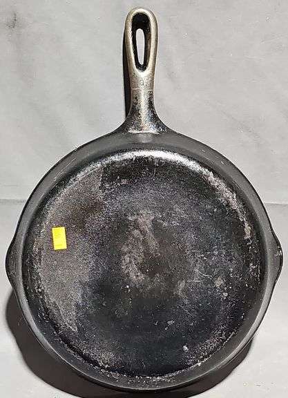 No. 8 cast iron skillet 10.5” - Metzger Property Services, LLC