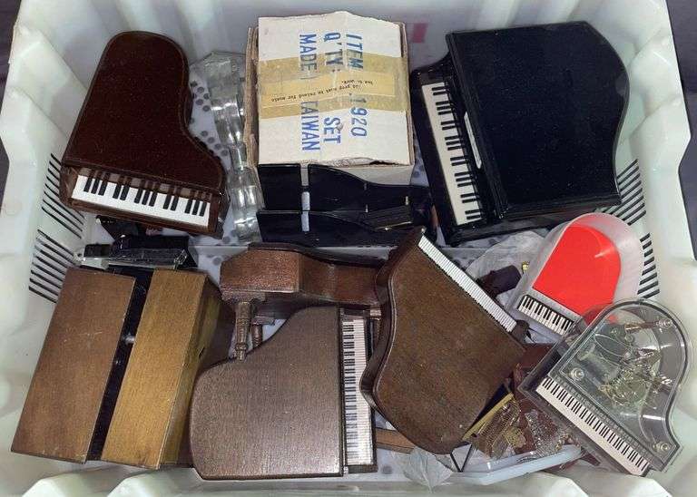 Miniature Grand and Upright Piano Music Boxes with Music Note Salt and ...