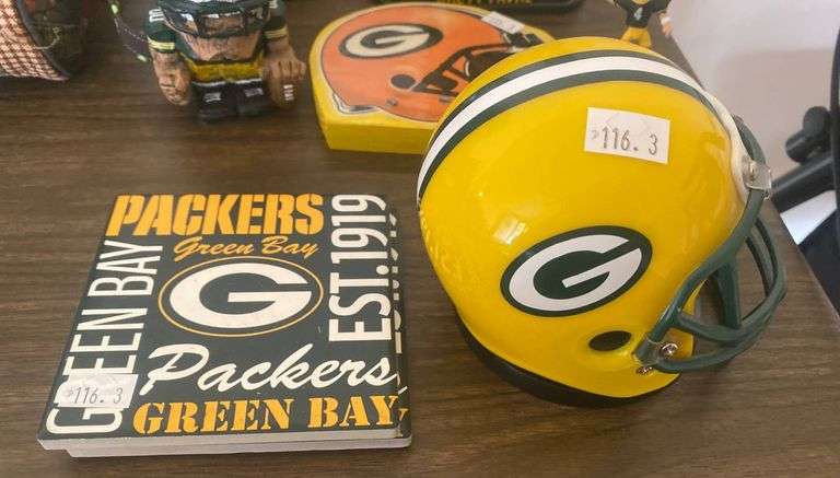 Green Bay Packers Memorabilia Set with Mini Helmet and Signage ...