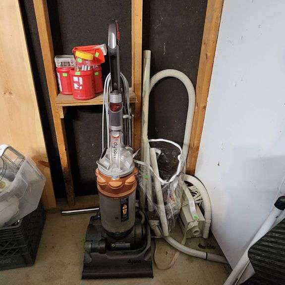Dyson Upright Vacuum Cleaner and Oreck Canister Vacuum - Metzger ...