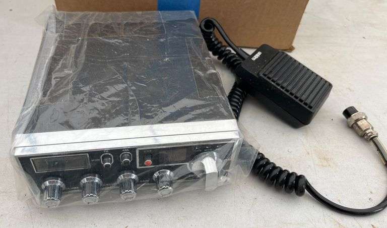 Realistic TRC-423 Citizens Band Transceiver with Microphone - Metzger ...