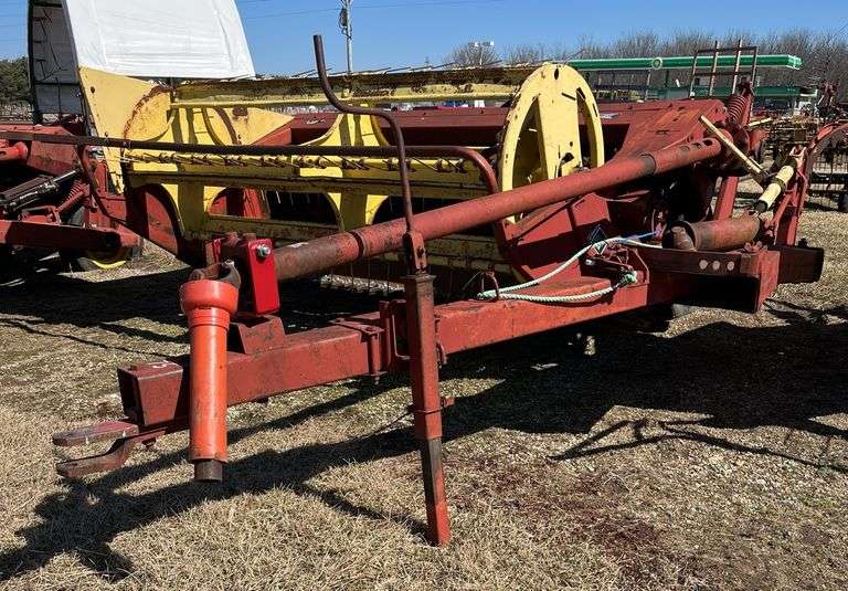 New Holland 472 Haybine, 7ft cut, new sickle and guards, rolls are ...