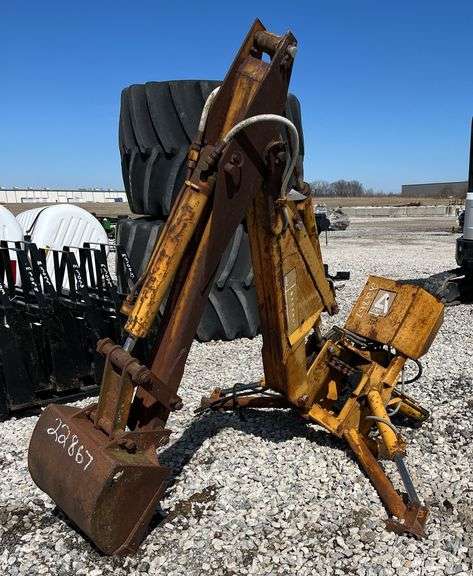 ARPS 728 3pt backhoe, stabilizers, 16” tooth bucket, runs of tractor ...