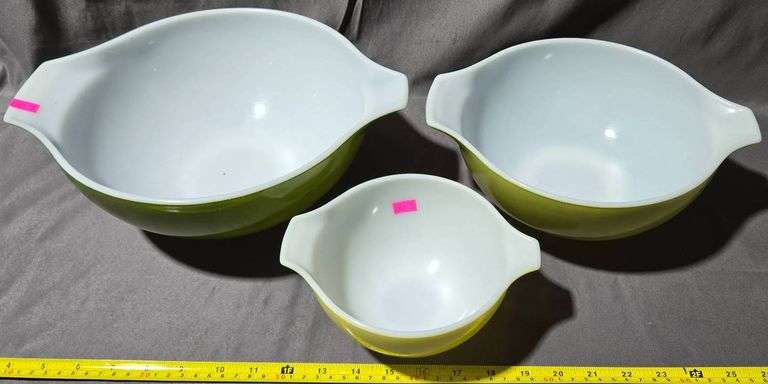 Set of 3 Pyrex Mixing Bowls with Handles - Metzger Property Services, LLC