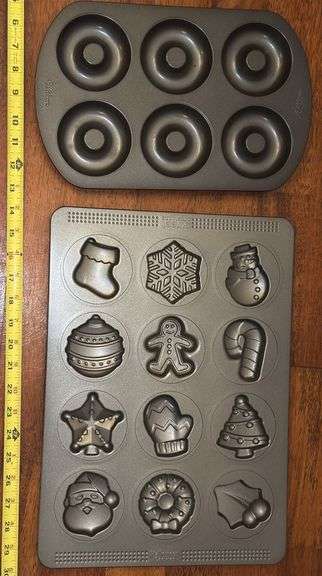 Baking pans, rolling pin, molds, relish tray, kitchen utensils ...