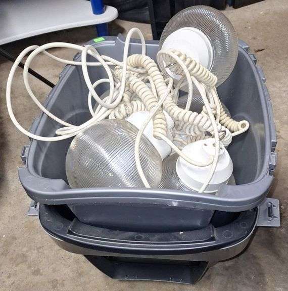 Plastic string lights 110v & plastic litter Box 13x16" - Metzger ...