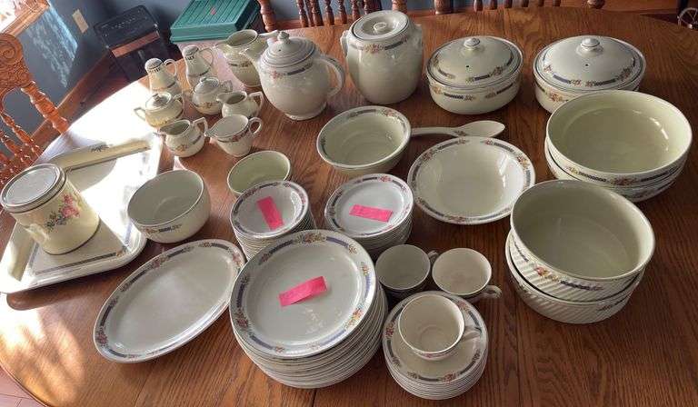 Superior Hall Quality Dinnerware Set with Floral Pattern - Metzger ...