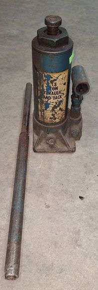 3 Ton Hydraulic Hand Jack with Lever - Metzger Property Services, LLC