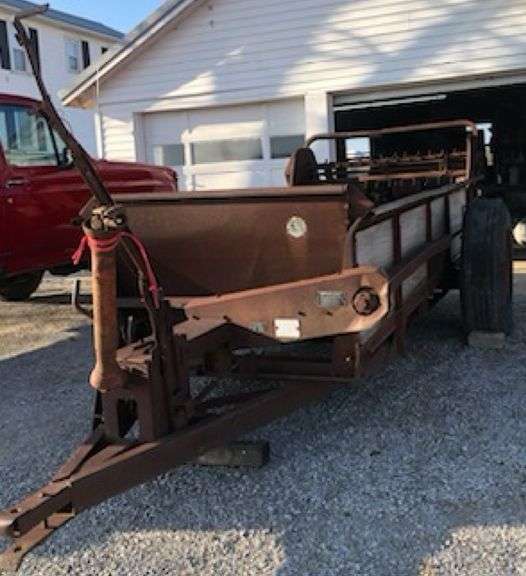 New Idea #201 PTO triple beater manure spreader - PICK UP AT ALTERNATE LOCATION - Metzger ...
