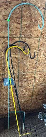 Shepherd’s Hooks in Multiple Colors and Sizes - Metzger Property ...