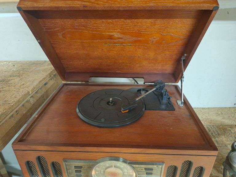 Detrola Radio/CD/Cassette/Turntable - Metzger Property Services, LLC