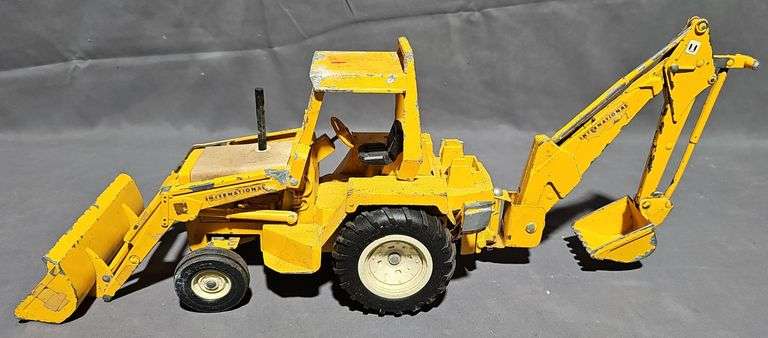 International Harvester 472 Backhoe Loader 21” - Metzger Property ...