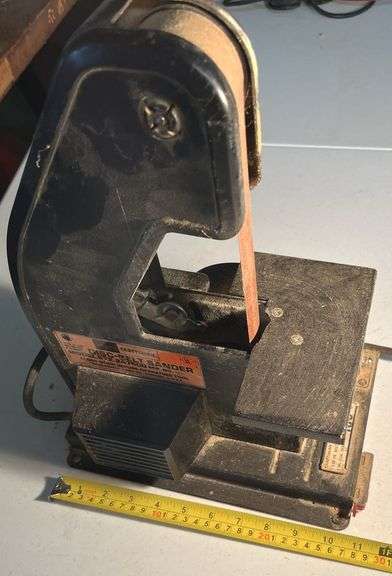 Craftsman disc-belt sander model 572-247600- plugged in and powered on ...