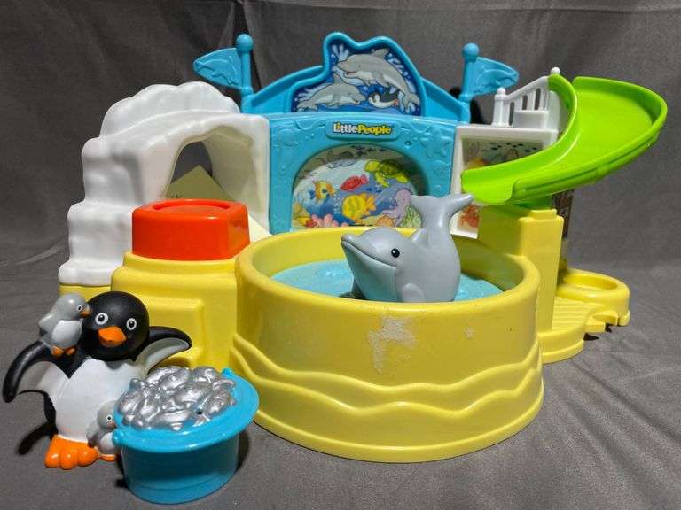 Fisher-Price Little People Aquarium Playset with Accessories - Metzger ...