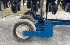 Kinze 2500 Planter, Hydraulic Fold - Metzger Property Services, LLC
