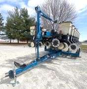 Kinze 2500 Planter, Hydraulic Fold - Metzger Property Services, LLC
