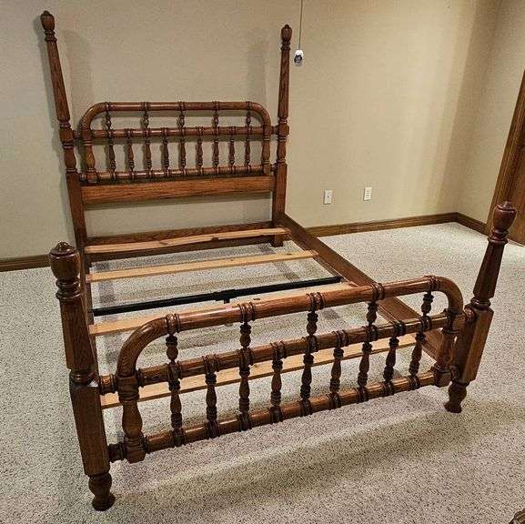 Full-Size Spindle Bed Frame with Turned Post Detailing - Metzger ...