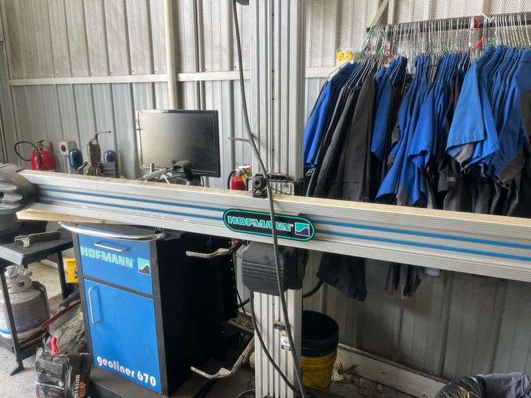 Hoffman Alignment Equipment, removed to upgrade, functions as it should ...