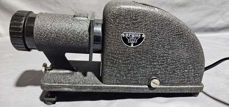 Argus Slide Projector Model 55 with Accessories, 11″ L - Metzger ...