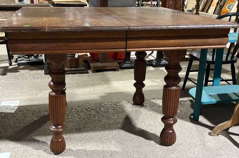 Expandable Table with Turned Legs, 42x42x29 - Metzger Property Services ...