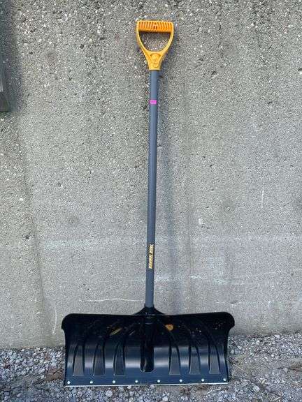 True Temper Snow Shovel with Plastic Blade and Metal Handle - Metzger ...