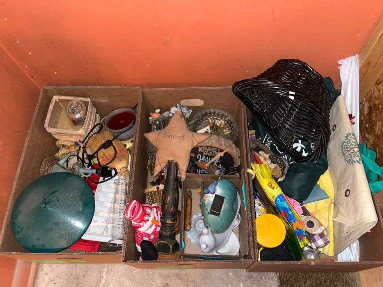 Household Items Including Decor, Fabric Items, and Seasonal Items ...