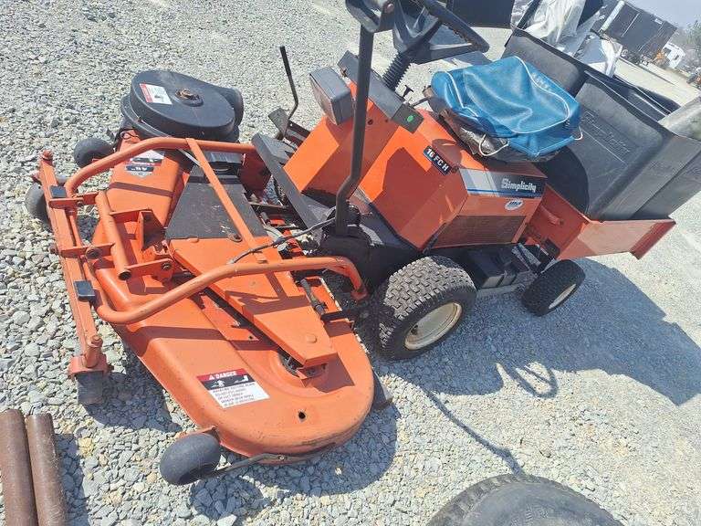 Simplicity 16FCH frint deck mower with trailer and bagger , Runns ...
