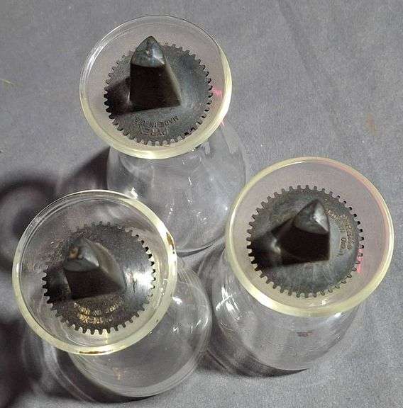 3 Pyrex Clear Glass Shakers - Metzger Property Services, LLC